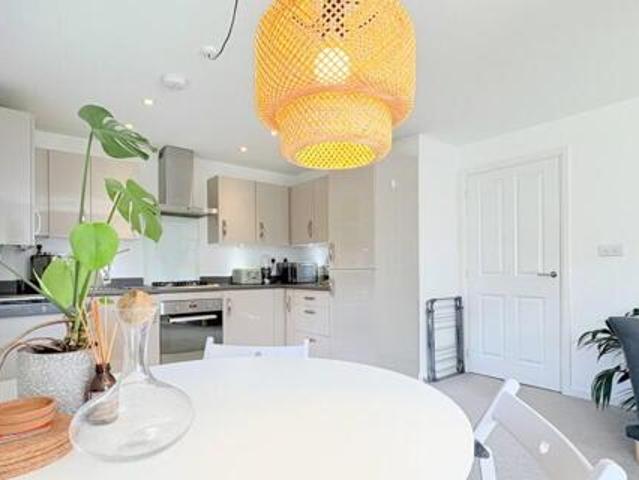 Oak Leaze, Patchway, 2 Bedroom Flat