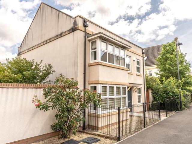 Oak Leaze, Patchway, Bristol BS34, 4 bed detached house to rent, £2,450 pcm | PrimeLocation