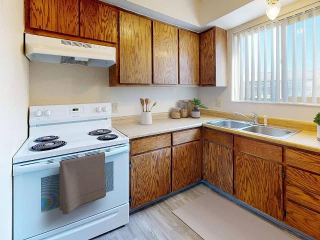 Oak Manor & Angel Street 1 Bedroom Apartment for Rent at 1055 Oak St, Reno, NV 89503 University of Nevada