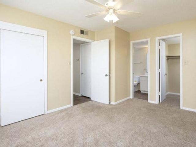 Oak Manor Apartment Homes 2 bedroom 1 bathroom Classic