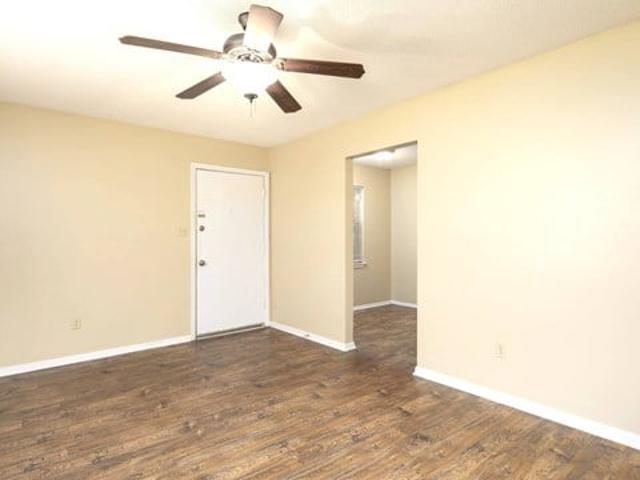 Oak Manor Apartment Homes 2 bedroom 1 bathroom Deluxe