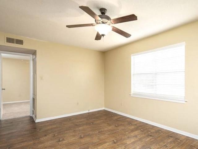 Oak Manor Apartment Homes 2 bedroom 1 bathroom Platinum
