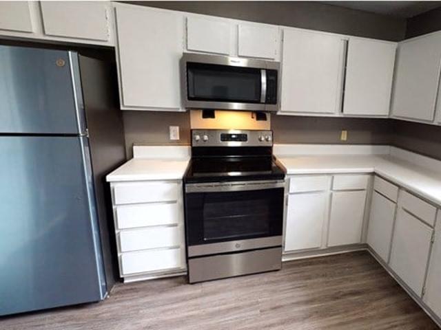 Oak Manor Apartment Homes 3 bedroom 1.5 bathroom Deluxe