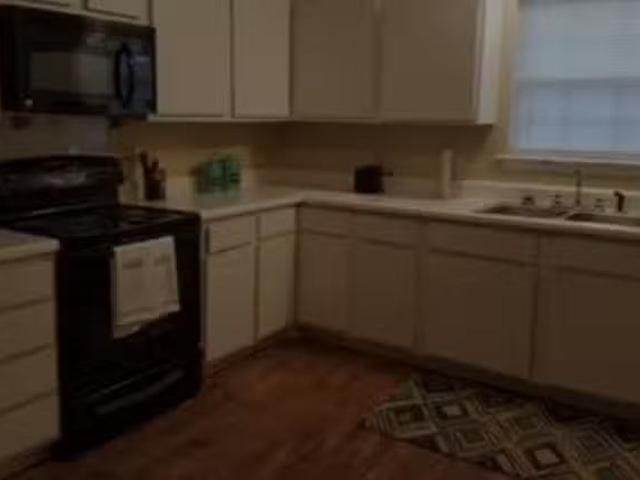 Oak Manor Apartments, 200 North Hills St, Meridian 2 Bedroom.