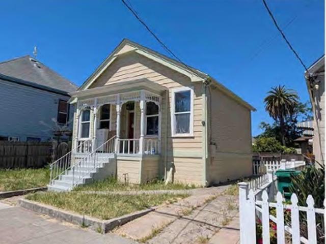 Oak St