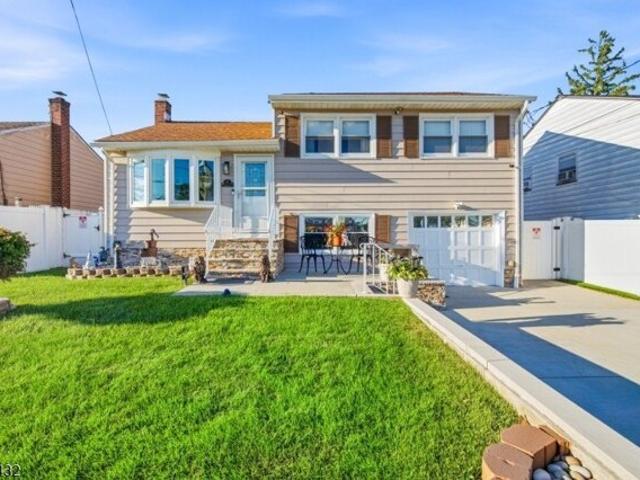 Oak St, Carteret, Home For Sale