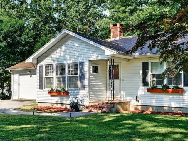 Oak St, Manchester, Home For Sale