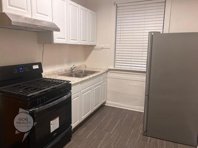 Oak Park! 118 2 Bedroom Apartment for Rent at 118 S Austin Blvd, Oak Park, IL 60304