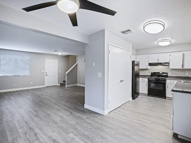 Oak Park Townhomes 4 Bedroom Apartment for Rent at 1100 Martin Luther King Jr Ave, Tulare, CA 93274