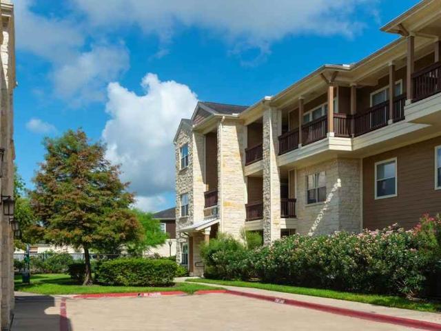 Oak Park Trails 1 Bedroom Apartment for Rent at 2005 S Mason Rd, Katy, TX 77450