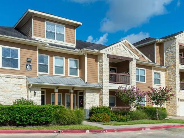 Oak Park Trails 1 Bedroom Apartment for Rent at 2005 S Mason Rd, Katy, TX 77450