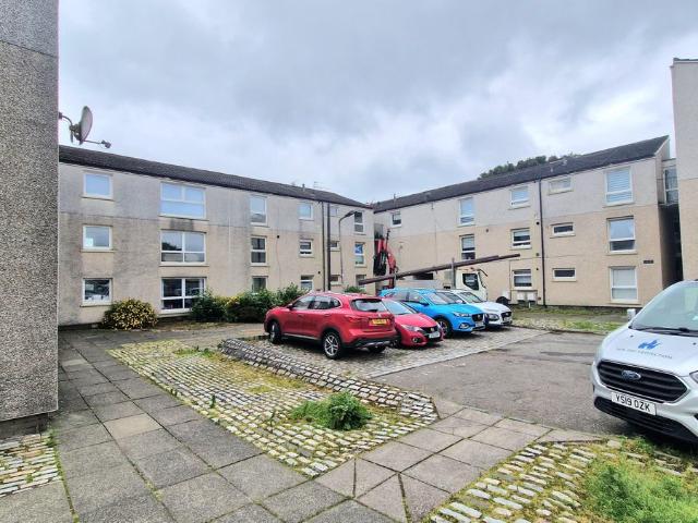 Oak Road, Cumbernauld G67, 2 bed flat to rent, £695 pcm | PrimeLocation