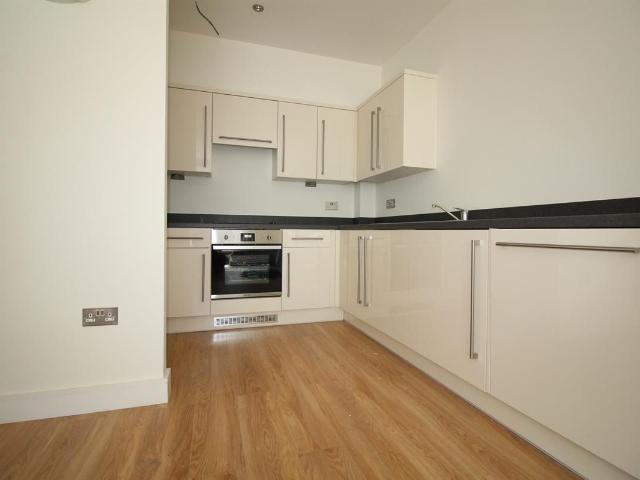 Oak Road, Leatherhead KT22, 1 bed flat to rent, £1,250 pcm | PrimeLocation