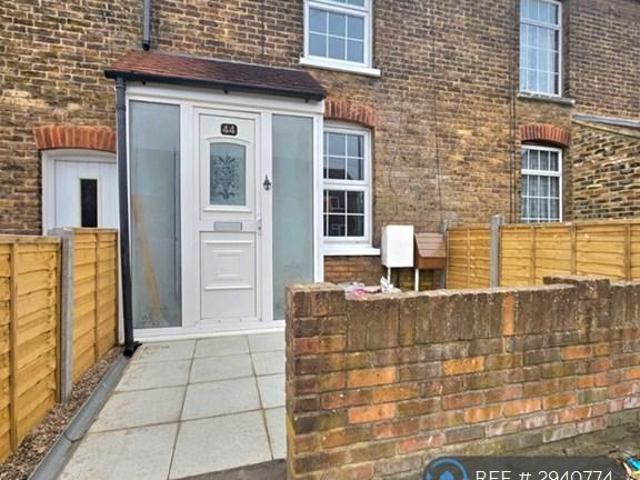 Oak Road, Sittingbourne, ME10 3 bed terraced house to rent £1,395 pcm £322 pw