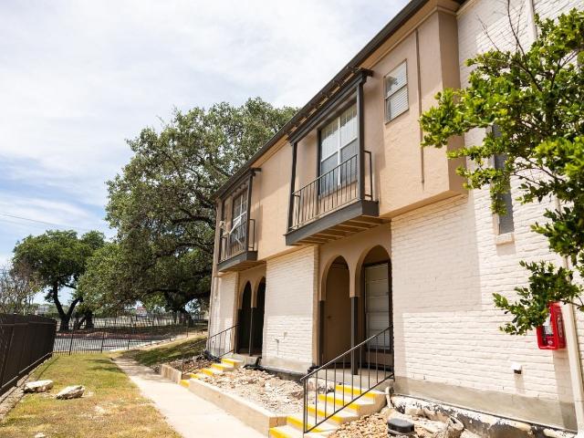 Oak Terrace 2 Bedroom Apartment for Rent at 9203 W Interstate 10, San Antonio, TX 78230 Vance Jackson