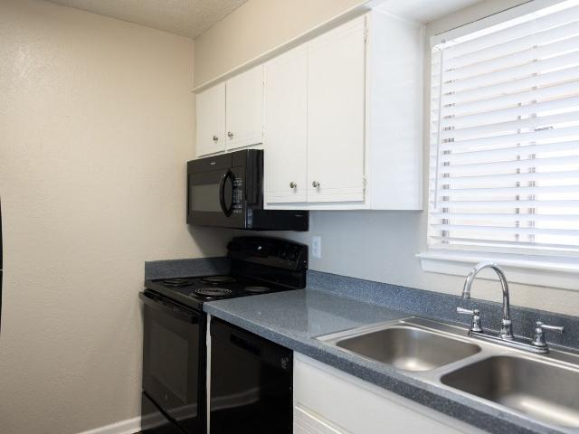 Oak Terrace Studio Apartment for Rent at 9203 W Interstate 10, San Antonio, TX 78230 Vance Jackson