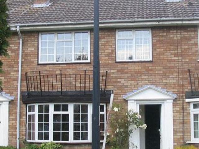 Oak Tree Walk, Keynsham, Bristol BS31 3 bed terraced house to rent £1,495 pcm £345 pw