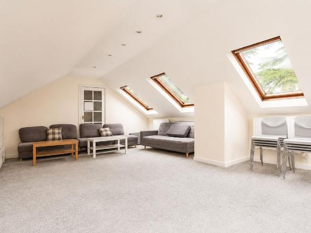 Oak Tree Court, Barnet Lane, Elstree WD6, 3 bed maisonette to rent, £2,400 pcm | PrimeLocation