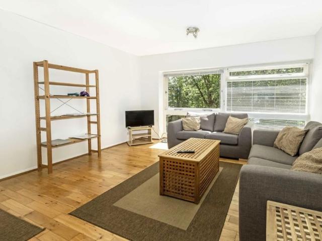 Oak Tree Close, W5, London
