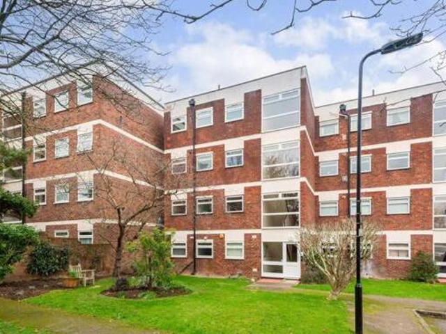 Oak Tree Close, Ealing, 2 Bedroom Flat