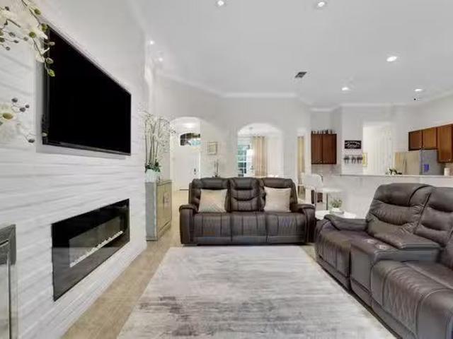Oak Tree Drive