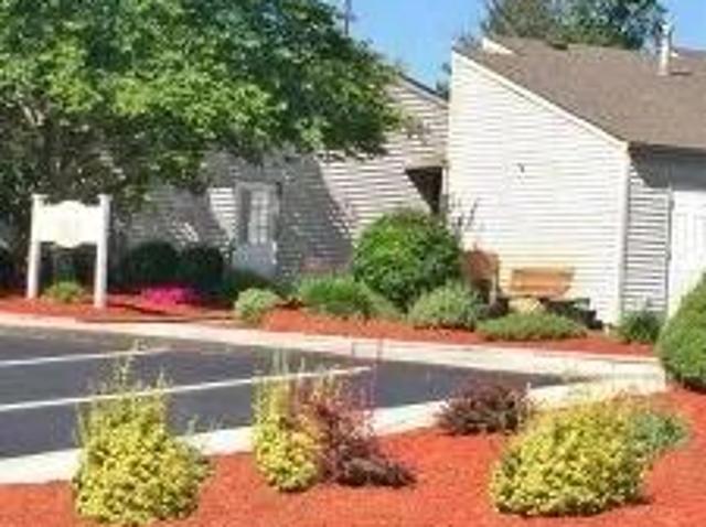 Oak Tree Farms 2 Bedroom Apartment for Rent at 2101 Pin Oak DriveLeasing Office, Hopkinsville, KY 42240