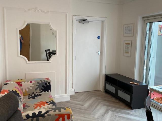 Oak Tree Lane, Selly Oak B29 6 bed semi detached house to rent £2,340 pcm £540 pw