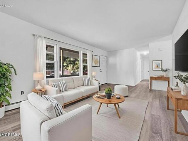 Oak Tree Rd, Freehold, Home For Sale
