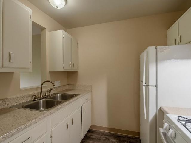 Oak Valley Apartments 2 Bedroom Apartment for Rent at 2935 Oak Valley Ave Sw, Wyoming, MI 49519