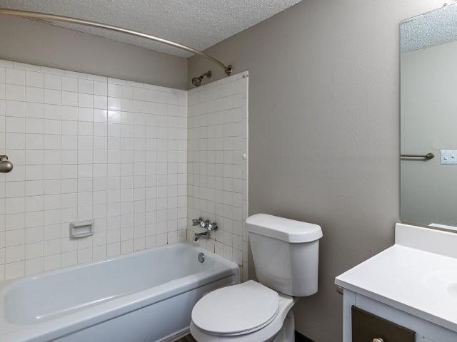 Oakbrook Terrace Apartments 2 Bedroom Apartment for Rent at 3211 Sw Twilight Ct, Topeka, KS 66614