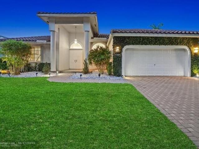 Oakbrook Dr, Weston, Home For Sale