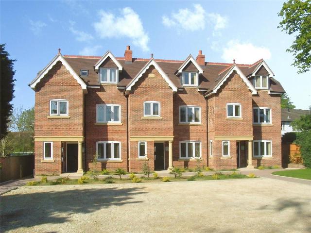 Oakcot Gardens, Reading RG30 2 bed maisonette to rent £1,600 pcm £369 pw