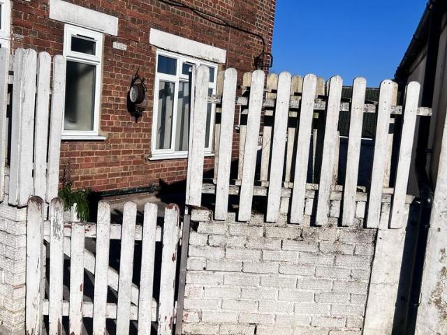 Oakdale Avenue, Northwood HA6 3 bed flat to rent £2,000 pcm £462 pw
