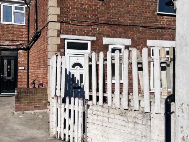 Oakdale Avenue, Northwood Hills HA6, 3 bed flat to rent, £2,000 pcm | PrimeLocation