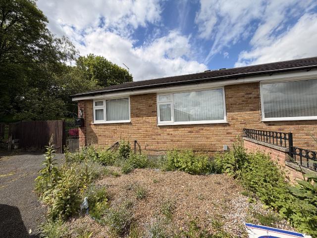 Oakdale Drive, Bradford, West Yorkshire BD10, 2 bed bungalow to rent, £850 pcm | PrimeLocation