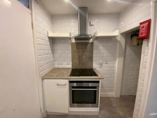 Oakdale Road, Leytonstone E11, 2 bed flat to rent, £1,600 pcm | PrimeLocation