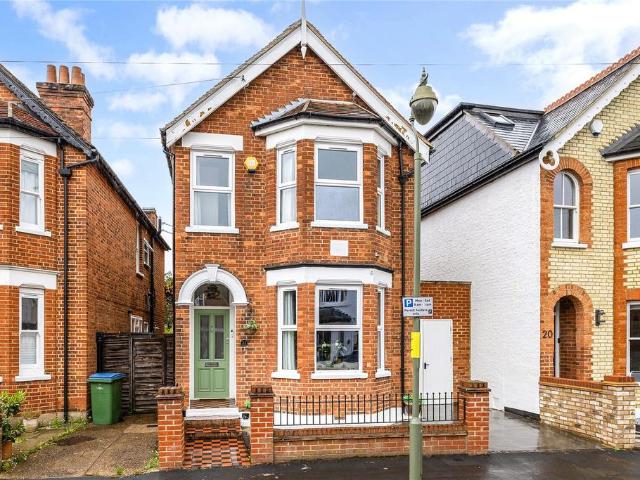 Oakdale Road, Weybridge, Surrey, KT13 4 bed house to rent £4,000 pcm £923 pw