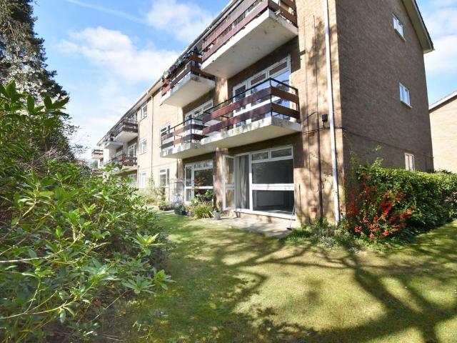 Oakdene Court, Walton on Thames, KT12 1 bed flat to rent £1,195 pcm £276 pw