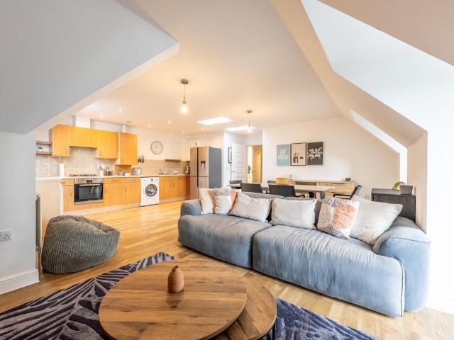 Oakdene, Sandringham Road, Southampton SO18, 2 bed flat to rent, £1,500 pcm | PrimeLocation