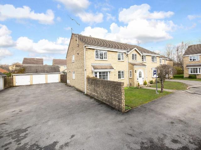 Oakdene Vale, Shadwell, Leeds LS17, 2 bed flat to rent, £1,250 pcm | PrimeLocation