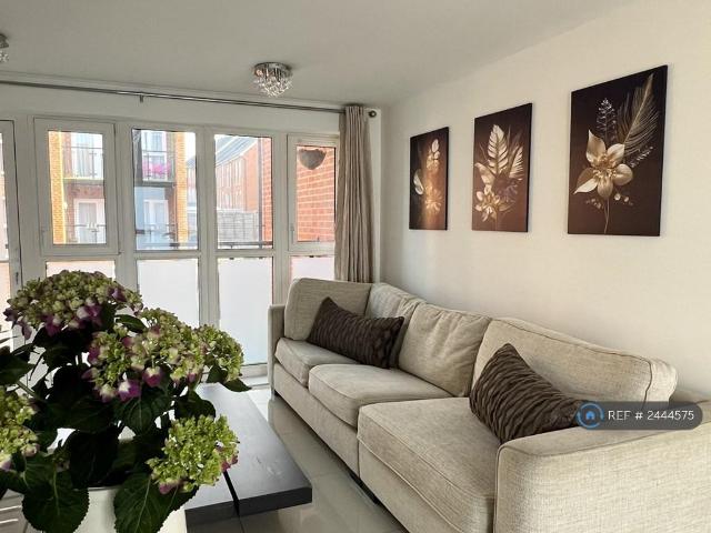 Oakes Crescent, Dartford, DA1 2 bed flat to rent £1,900 pcm £438 pw