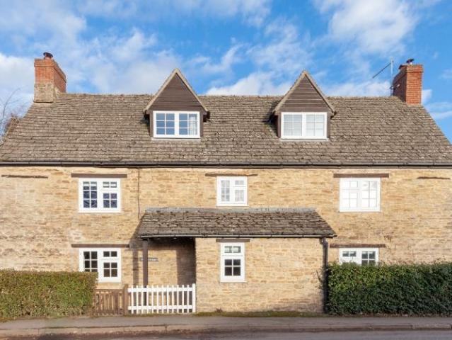 Oakesmere, Appleton 5 bed detached house to rent £3,000 pcm £692 pw