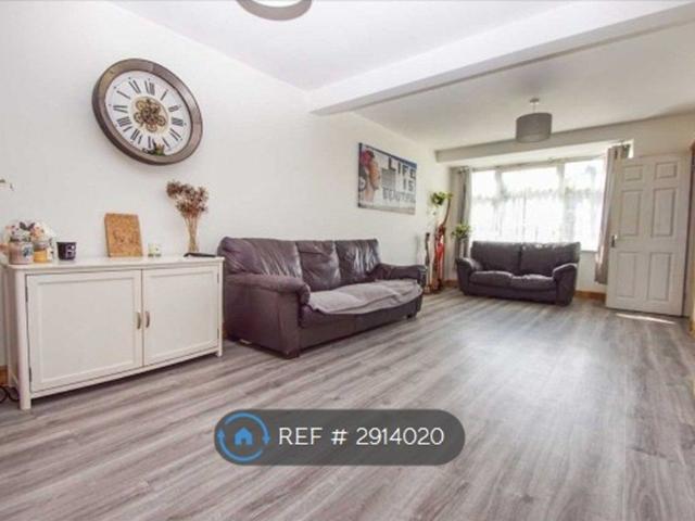 Oakfield Avenue, Slough SL1, 4 bed terraced house to rent, £2,300 pcm | PrimeLocation