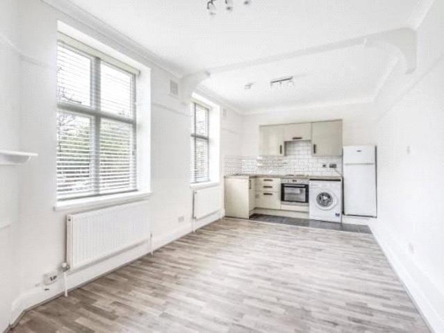 Oakfield Court, Finsbury Park, London N8, 1 bed flat to rent, £1,800 pcm | PrimeLocation