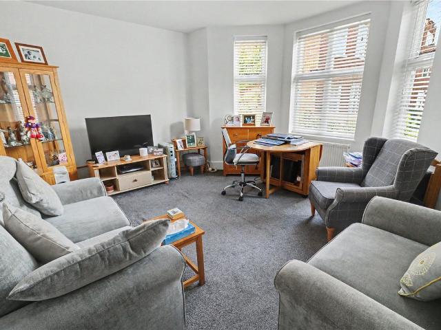 Oakfield Court, Haslemere Road, Crouch End, London N8, 2 bed flat to rent, £2,700 pcm | PrimeLocation
