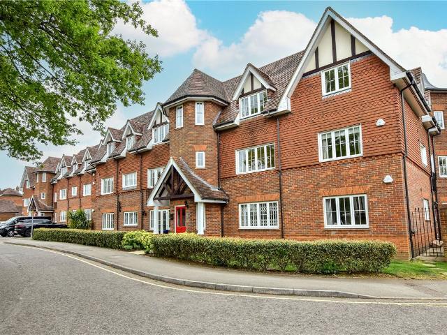 Oakfield Close, Amersham, Buckinghamshire HP6, 3 bed flat to rent, £2,200 pcm | PrimeLocation