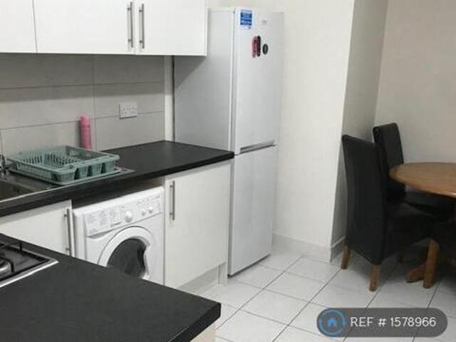 Oakfield Garden, London, 2 Bedroom Flat