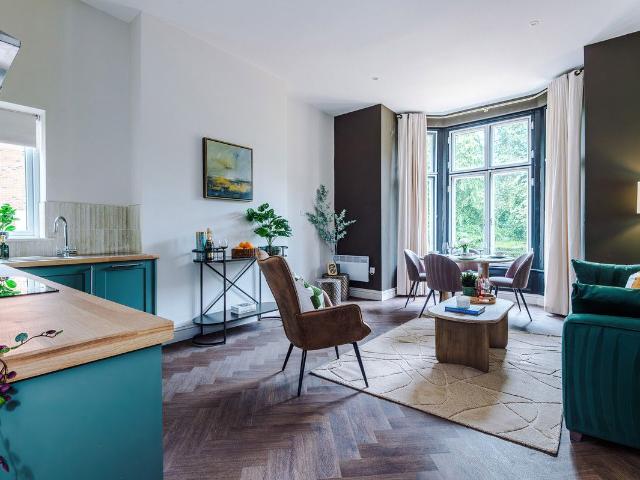 Oakfield, Sale M33, 1 bed flat to rent, £1,300 pcm | PrimeLocation