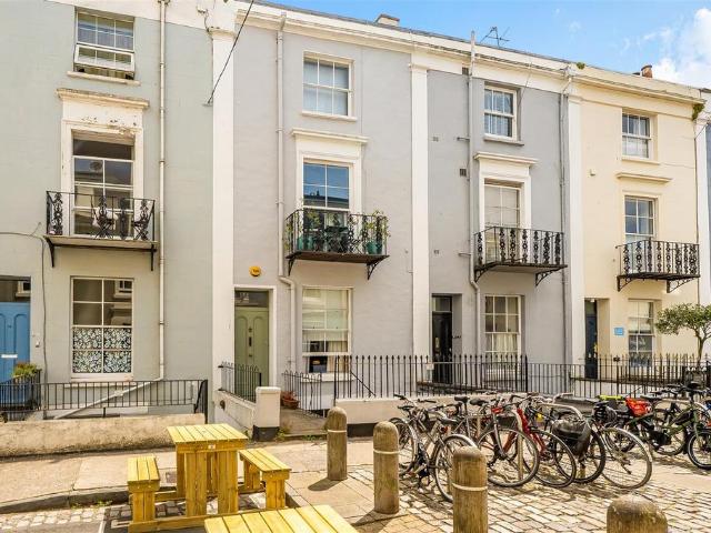 Oakfield Place, Bristol BS8 1 bed apartment to rent £1,450 pcm £335 pw