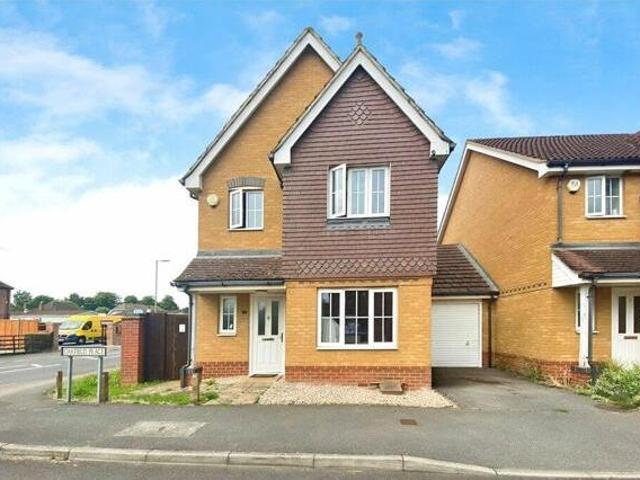 Oakfield Place, Farnborough, 3 Bedroom Detached